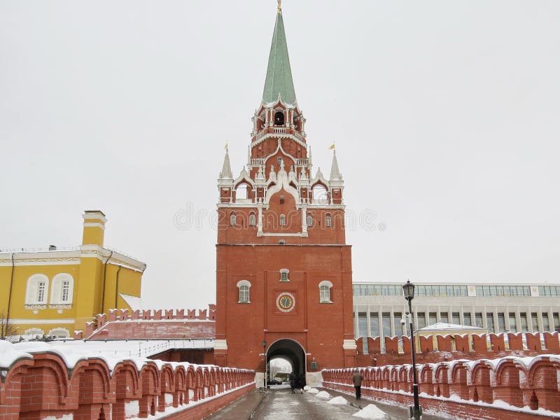 Moscow - Entrance To Kremlin Stock Image - Image of bridge, tower: 29135059