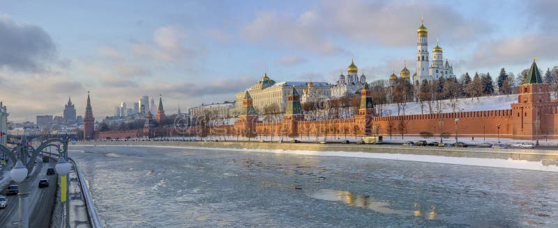 Moscow in January. the Kremlin Stock Image - Image of ensign, bell ...
