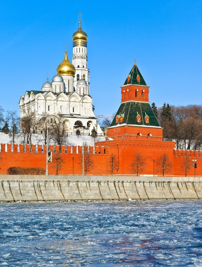 Moscow Kremlin in Cold Winter Stock Photo - Image of blue, frost: 26644858