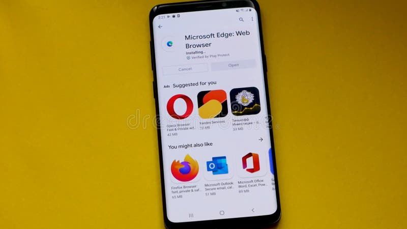 Microsoft Edge Mobile App Browser on the Screen Editorial Photography ... Microsoft Edge Mobile App Browser on the Screen Editorial Photography ...