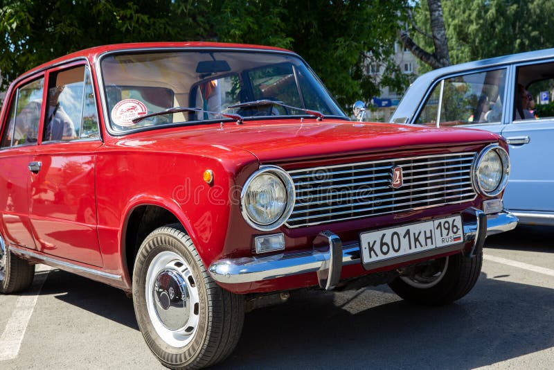 Old Soviet car VAZ-2101 editorial image. Image of passenger - 258901430