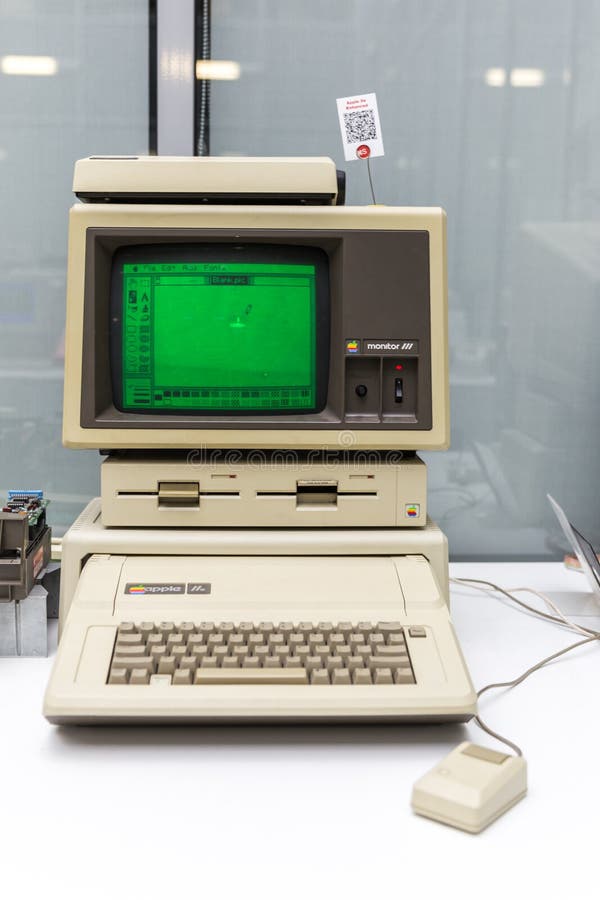 MOSCOW, RUSSIA - JUNE 11, 2018: Old Original Apple Mac Computer in ...