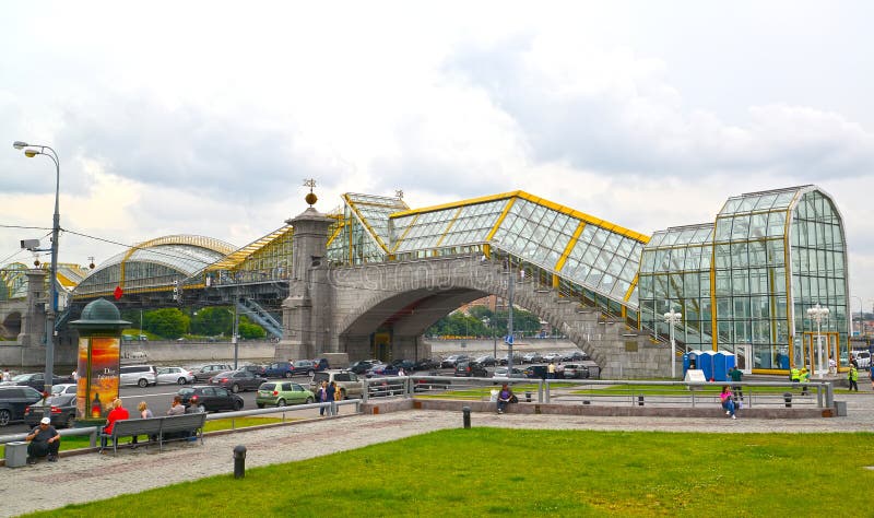 MOSCOW, RUSSIA. Pedestrian Bogdan Khmelnytsky B Ridge in Cloudy Day ...