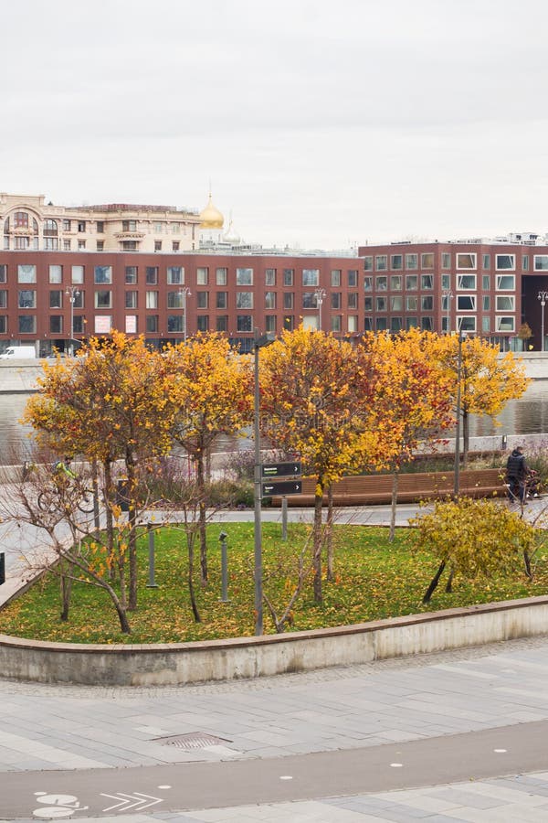 Moscow, Russia - October 05, 2019: Autumn Trees and Scenery in Museon ...