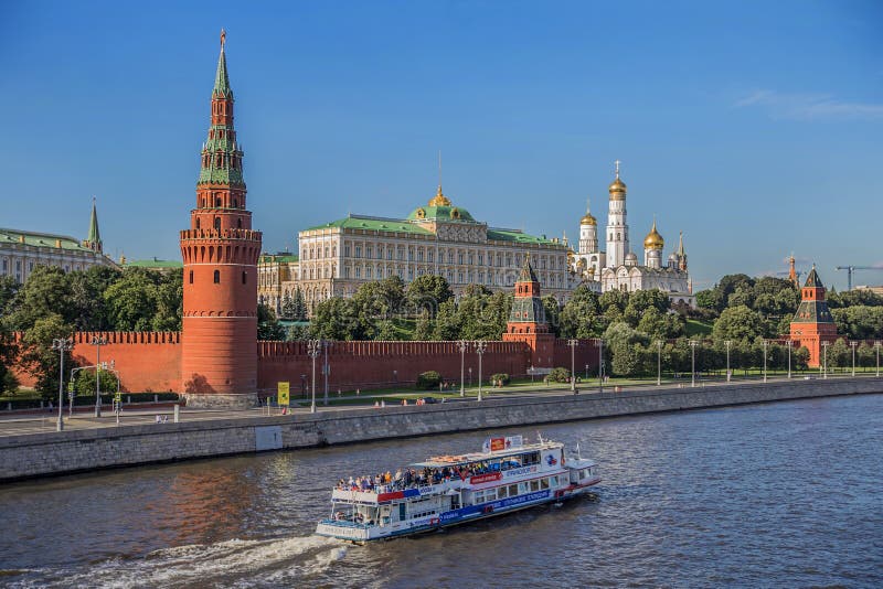 The View of Kremlin from Moscow River Editorial Stock Image - Image of ...