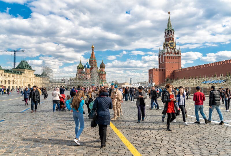 Tourists Visiting Red Square in Moscow. Editorial Image - Image of ...