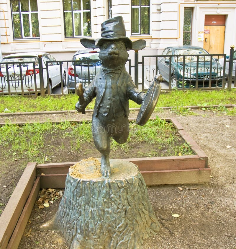 Moscow, Sculpture of White Rabbit, Hero of Book by Lewis Carroll ...