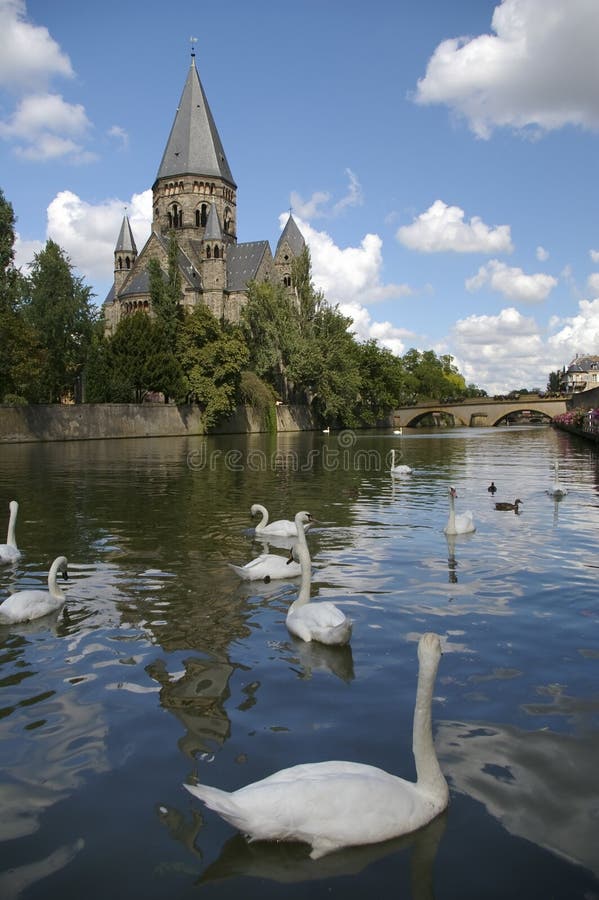 Mosel-Fluss Und Kirche Metz Frankreich Stockbild - Bild von kanal, baum ...