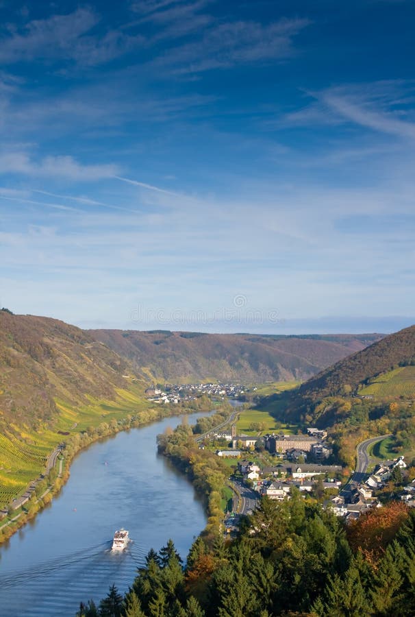 Mosel-Tal Nahe Cochem, Deutschland Stockbild - Bild von wolke, cape ...