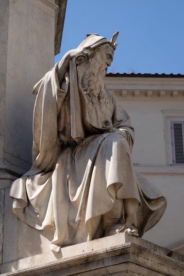 Moses, Statue Auf Milan Cathedral Stockbild - Bild von kathedrale ...