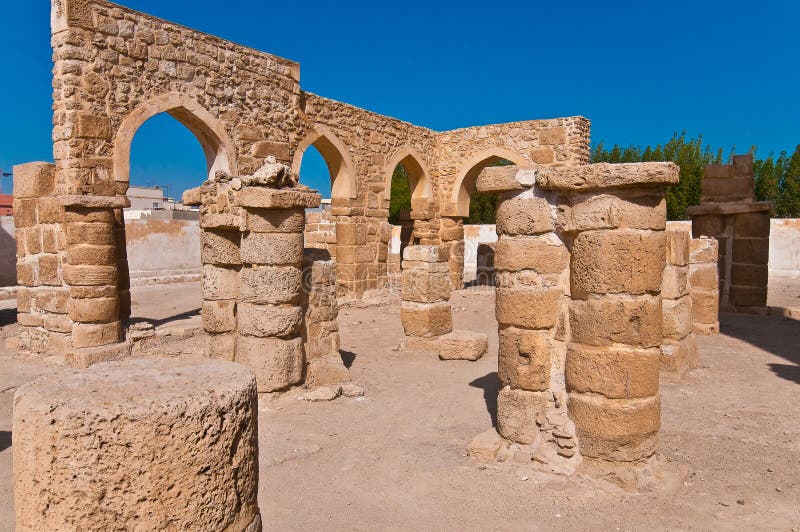 Moskee al-Khamees stock afbeelding. Image of koepel, islam - 14298257