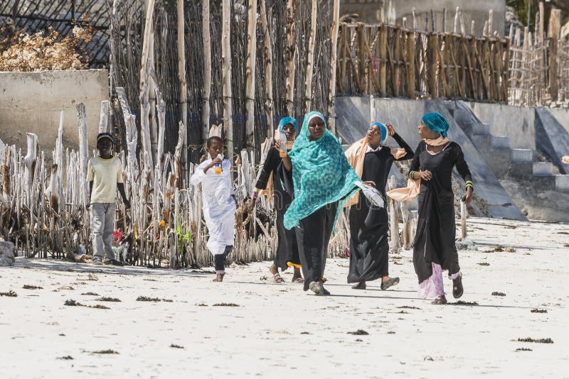 Moslemische Kinder Auf Dem Strand Redaktionelles Stockbild - Bild von ...