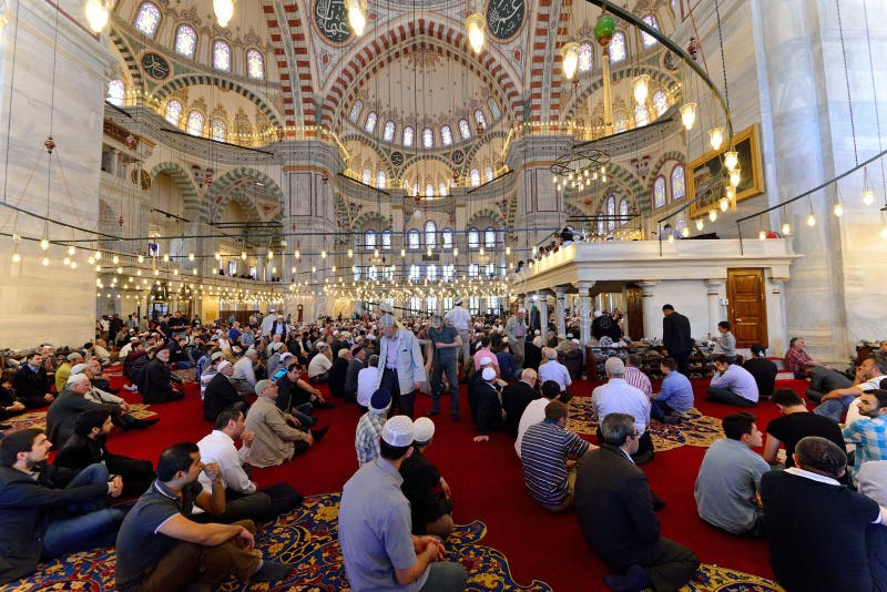 Moslems Beten in Der Moschee Fatih Redaktionelles Bild - Bild von ...