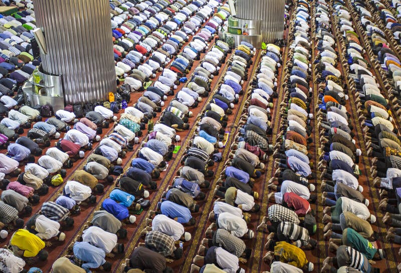 Moslems, Die In Einer Moschee Beten Redaktionelles Foto - Bild von ...