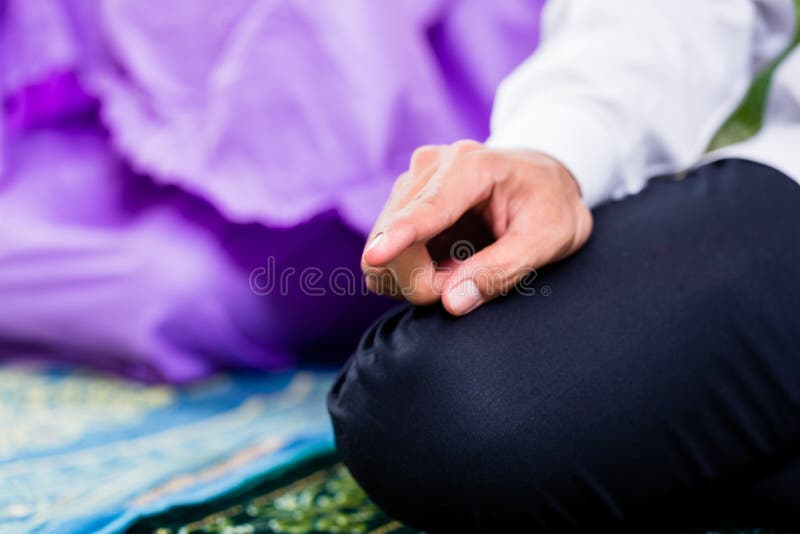 Moslimmannen Die Bidden in De Moskee, Taj Mahal, Agra, Uttar Pradesh ...