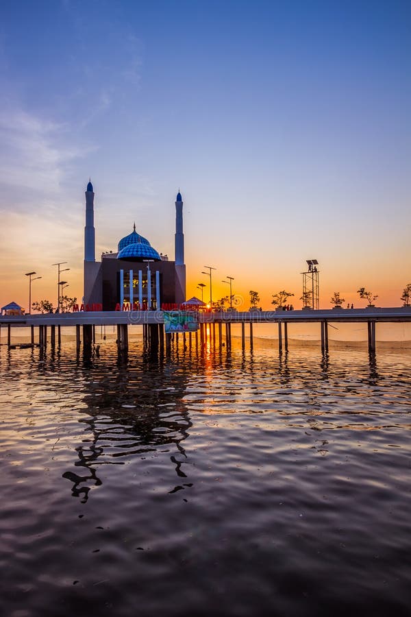 Mosque Above the Water editorial photography. Image of heaven - 55119607