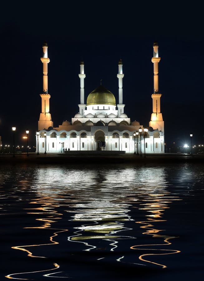 Mosque ashore bay at night stock image. Image of water - 1976807