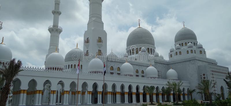 Mosque the Biggest Mosque in Central Java Abu Dhabi Uni Emirat Arab ...
