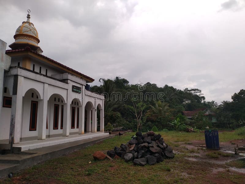 Mosque Building beside Road Stock Photo - Image of building, mosque ...