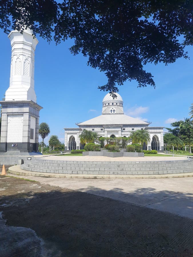A Mosque with Classic White Architecture Editorial Photography - Image ...