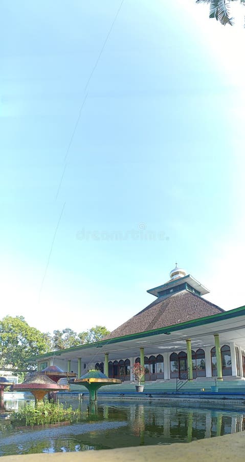 Mosque with a Large Fish Pond Stock Photo - Image of properly, fountain ...