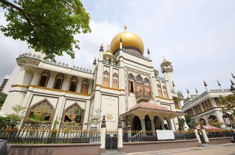 Mosque Masjid Sultan Singapore Stock Photo - Image of building, bugis ...