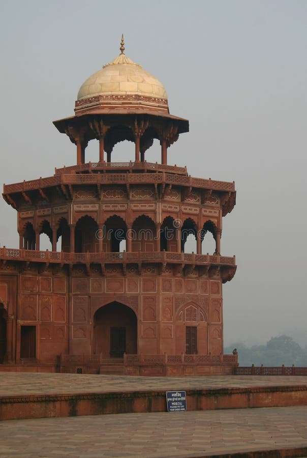 Side Turret of the Mosque of the Taj Mahal, Agra Stock Image - Image of ...