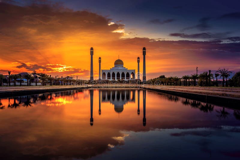Mosque reflection in water stock photo. Image of beautiful - 48318412