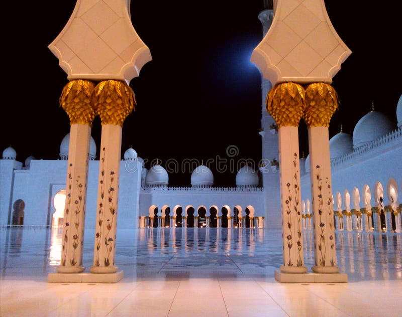 Sheikh Zayed Mosque - Golden Pillars at the Night Stock Image - Image ...