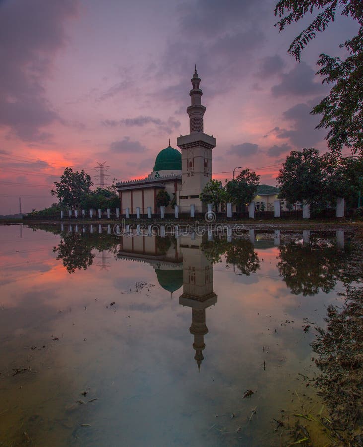 Mosque View at Sunsets Water Reflection Stock Image - Image of sunsets ...