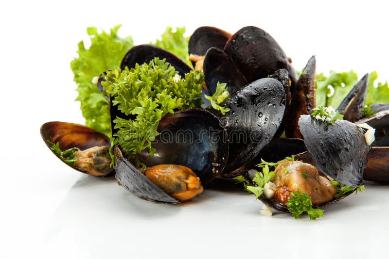 Mosselen gekookt in wijn stock afbeelding. Image of restaurant - 47938089