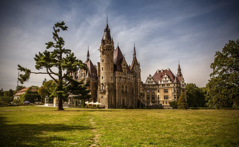 Moszna kasztel Polska obraz stock. Obraz złożonej z umysłowy - 80696465