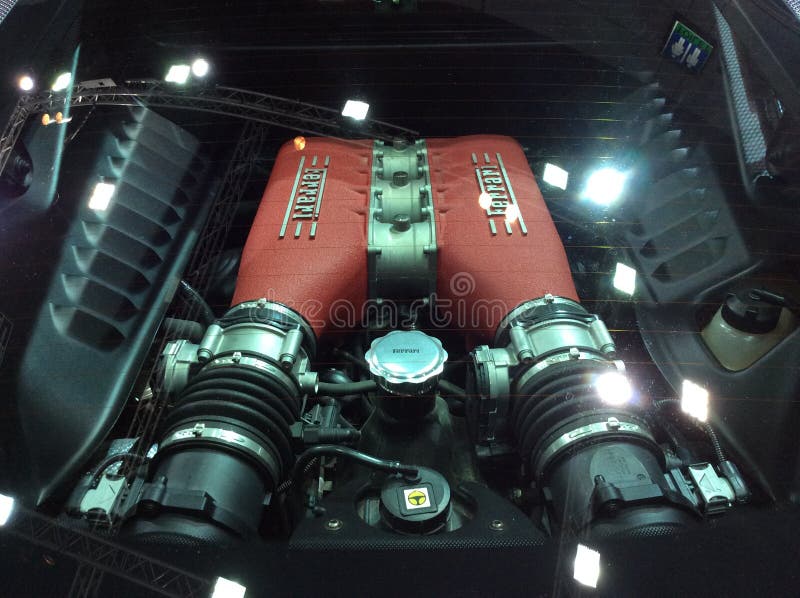 Moteur de Ferrari photo stock éditorial. Image du ferrari - 47461008