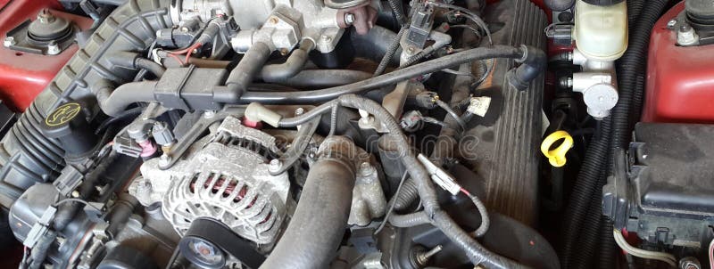Moteur V8. Compartiment Moteur De Voiture Ouvert Photo stock - Image du ...