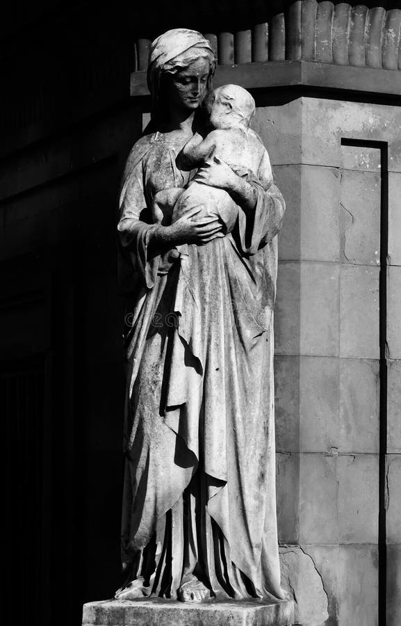 Mother and Child Statue stock photo. Image of glasgow - 60144114