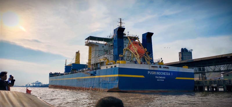 Mother Vasser from Sumatera Editorial Photography - Image of harbor ...