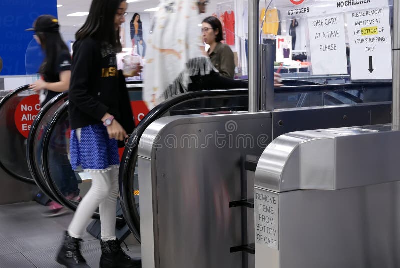 Motion of People Taking Escalators in Modern Urban Interior Editorial ...