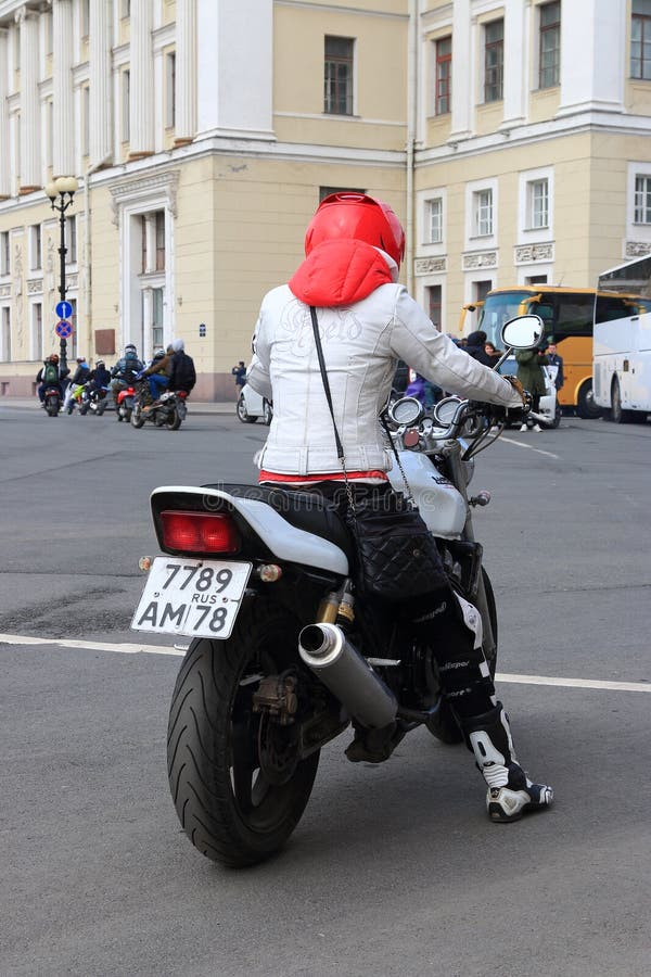 Moto dama fotografia editorial. Obraz złożonej z kobieta - 69129977