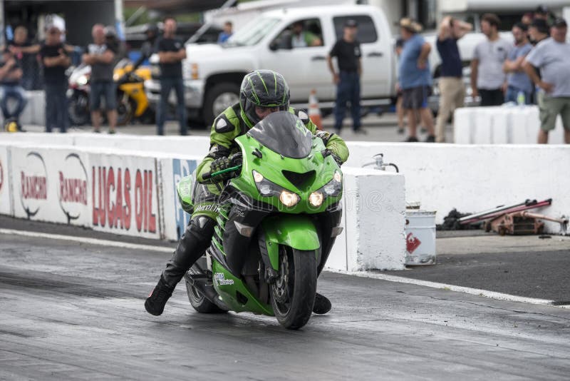 Moto en pista foto de archivo. Imagen de calle, aventura - 76334690