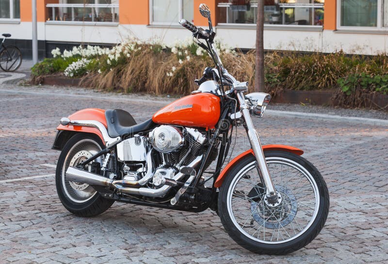 Harley rouge photo stock éditorial. Image du américain - 26761283
