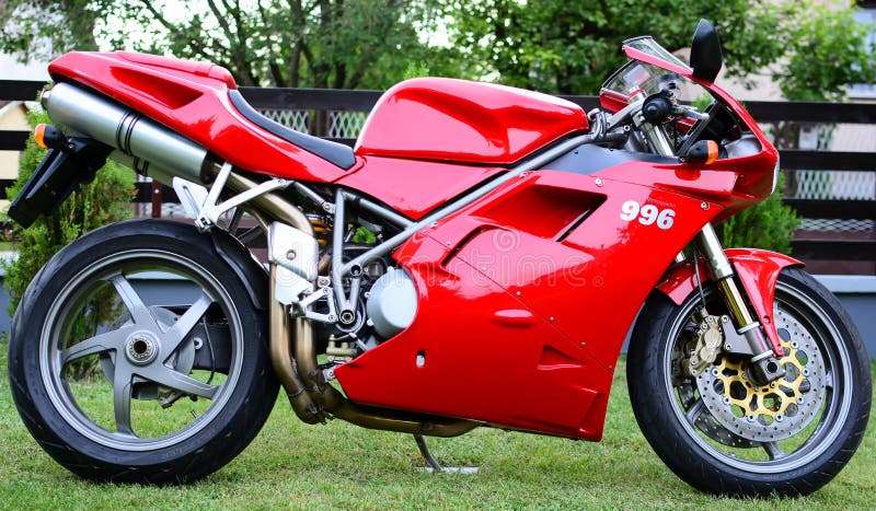 Moto rouge de Ducati 996s image stock éditorial. Image du direction ...