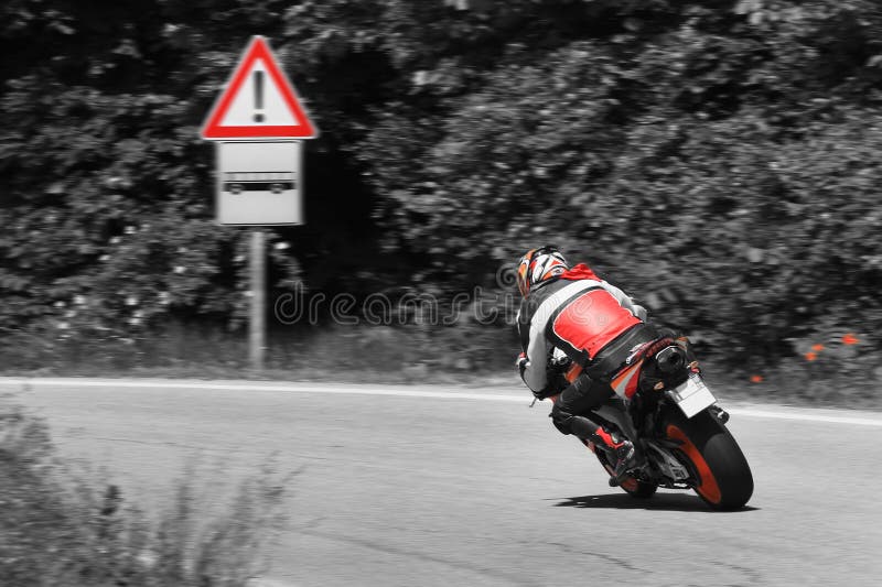Moto sur la courbe. image stock. Image du italie, signe - 19723553