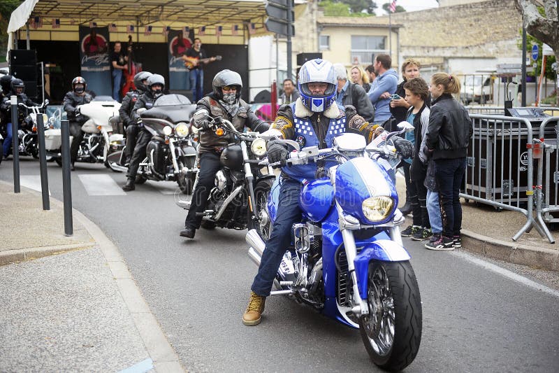 Motociclisti Che Guidano Sulla Via Fotografia Editoriale - Immagine di ... Motociclisti Che Guidano Sulla Via Fotografia Editoriale - Immagine di ...