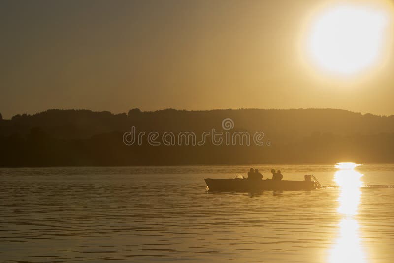 Motor Boat, Sunset at the Lake Stock Image - Image of water, lake: 65440517