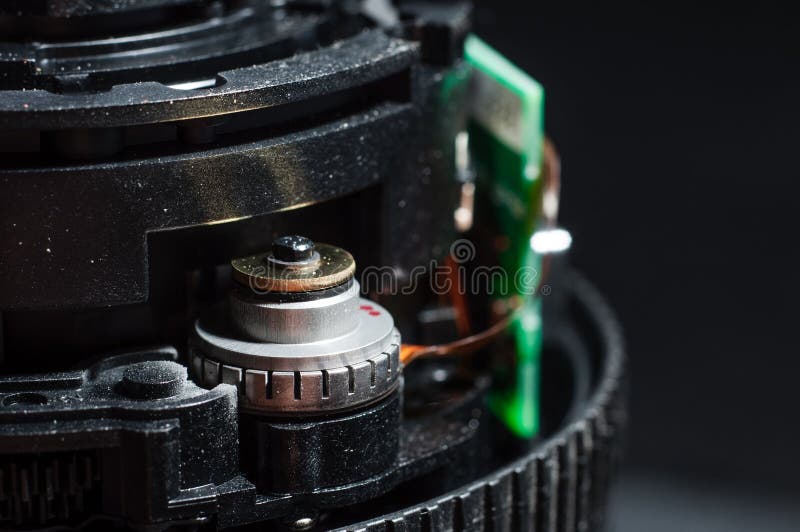 Motor Built into the Lens Barrel for Close-up Autofocus, Macro Shooting ...