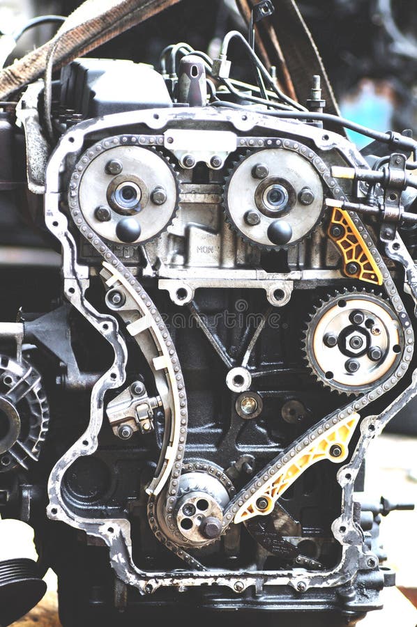 Carro con un motor visible imagen de archivo. Imagen de pistón - 17695573