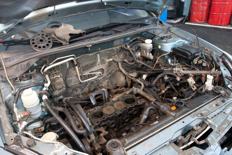 Motor de coche quebrado imagen de archivo. Imagen de hecho - 23583549