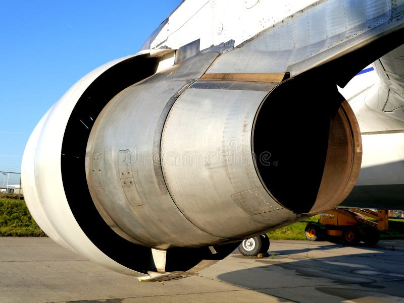 Motor De Jet En Los Aviones Imagen de archivo - Imagen de engranaje ...