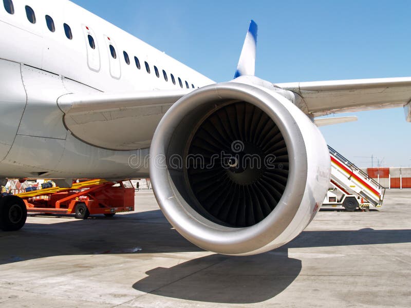 Motor De Jet En Los Aviones Imagen de archivo - Imagen de descienda ...