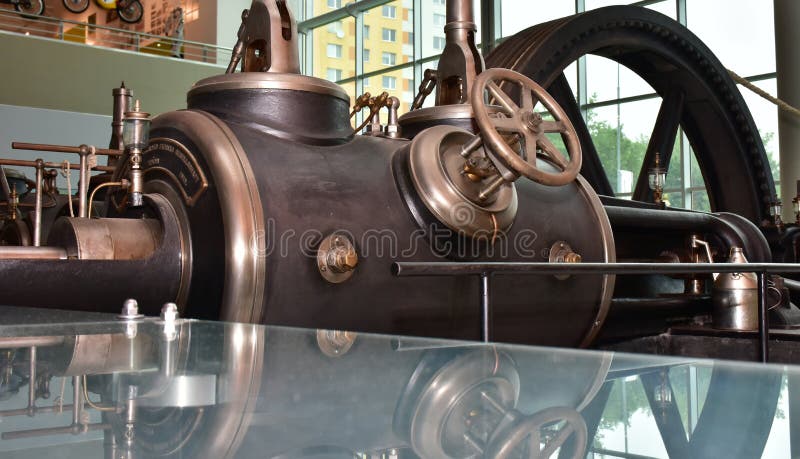 Motor de vapor imagen editorial. Imagen de tubo, grande - 102497235